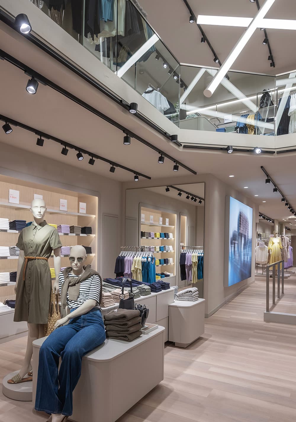 s.Oliver Stores — Cologne, Hamburg, Frankfurt, DE – KITZIG INTERIOR DESIGN GmbH